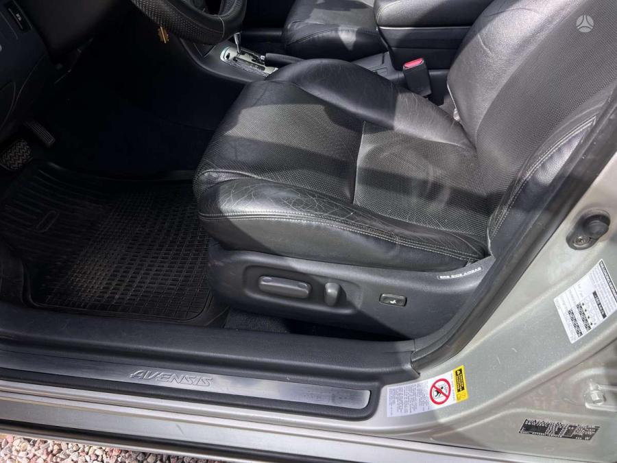 Grey Toyota Avensis 2004 in Alytus, with an engine capacity of 2.00 L and mileage of 301 thousand km for 2150 €, photo 25 on AUTOMOTO.COM.LV