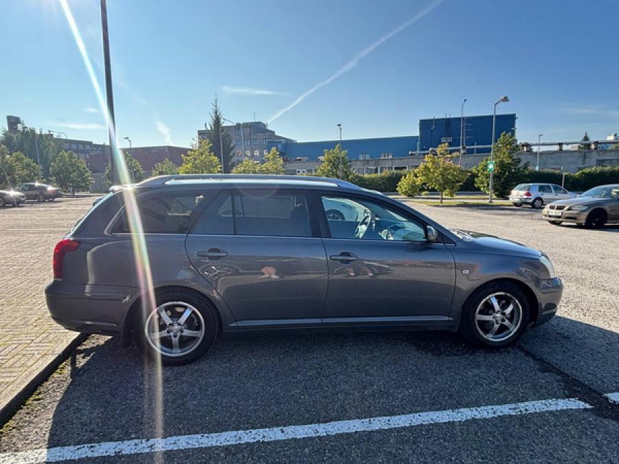 Grey Toyota Avensis 2004 in Tallinn, with an engine capacity of 1.80 L and mileage of 310 thousand km for 2500 €, photo 5 on AUTOMOTO.COM.LV