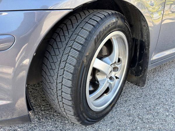 Pelēks Toyota Avensis 2004 Tallina, ar dzinēja tilpumu 1.80 L un nobraukumu 310 tūkst. km par 2500 €, foto 9 vietnē AUTOMOTO.COM.LV