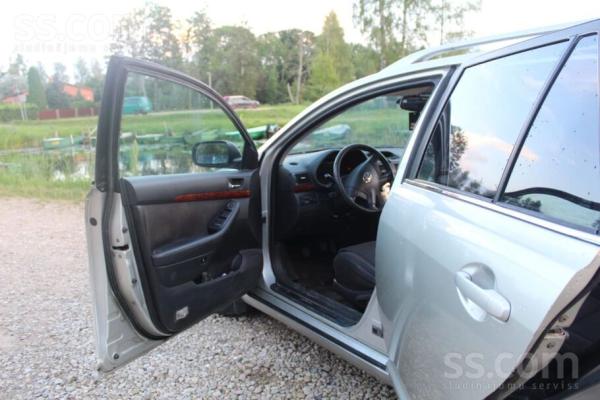 Серый Тойота Авенсис 2005 в Рига, объемом двигателя 2.00 л и пробегом 470 тыс. км за 1400 €, фото 2 на AUTOMOTO.COM.LV