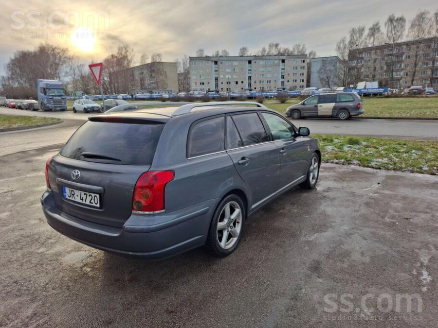Grey Toyota Avensis 2005 in Riga, with an engine capacity of 2.20 L and mileage of 214 thousand km for 2180 €, photo 2 on AUTOMOTO.COM.LV