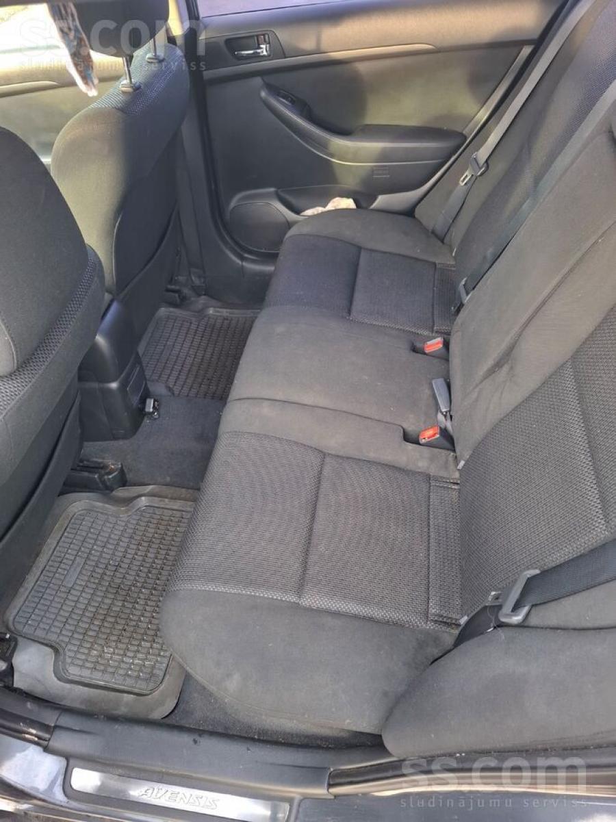 Grey Toyota Avensis 2005 in Riga, with an engine capacity of 2.20 L and mileage of 214 thousand km for 2180 €, photo 9 on AUTOMOTO.COM.LV
