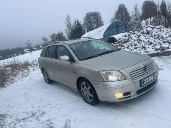 Pelēks Toyota Avensis 2005 Viļņa, ar dzinēja tilpumu 2.00 L un nobraukumu 326 tūkst. km par 1450 €, foto 1 vietnē AUTOMOTO.COM.LV