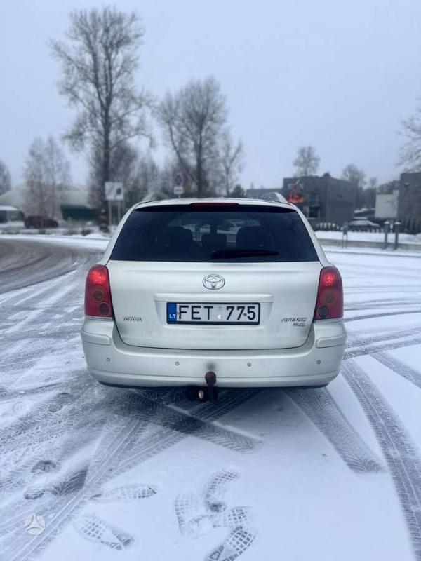 Pelēks Toyota Avensis 2005 Viļņa, ar dzinēja tilpumu 2.00 L un nobraukumu 326 tūkst. km par 1450 €, foto 6 vietnē AUTOMOTO.COM.LV