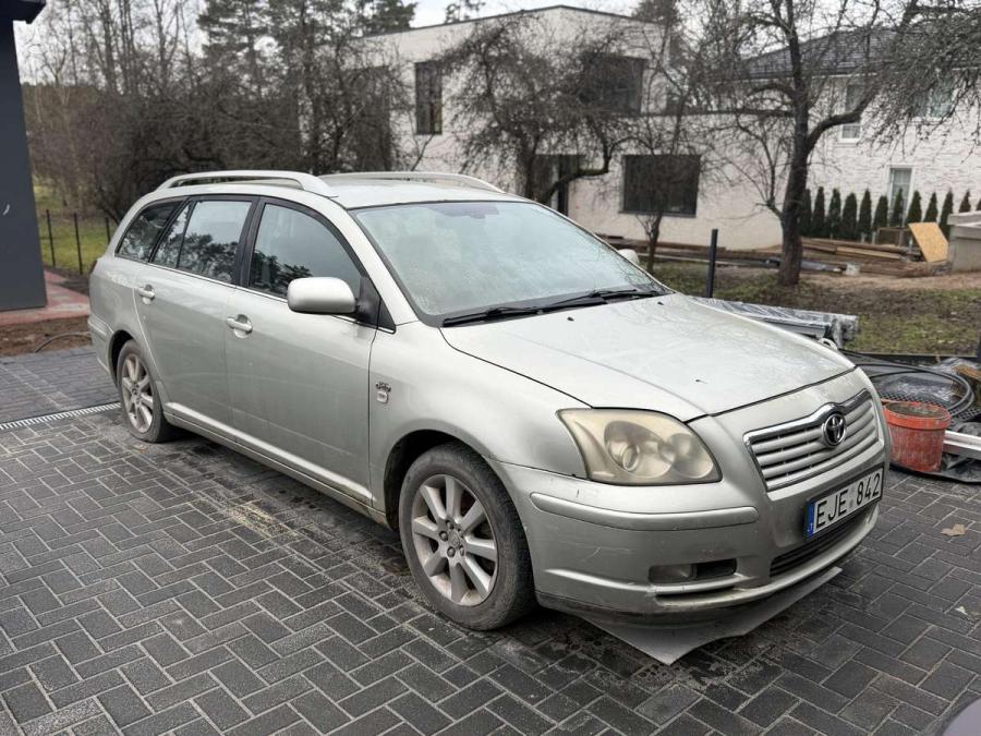 Pelēks Toyota Avensis 2005 Viļņa, ar dzinēja tilpumu 2.00 L un nobraukumu 330 tūkst. km par 750 €, foto 1 vietnē AUTOMOTO.COM.LV
