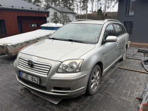Pelēks Toyota Avensis 2005 Viļņa, ar dzinēja tilpumu 2.00 L un nobraukumu 330 tūkst. km par 750 €, foto 3 vietnē AUTOMOTO.COM.LV