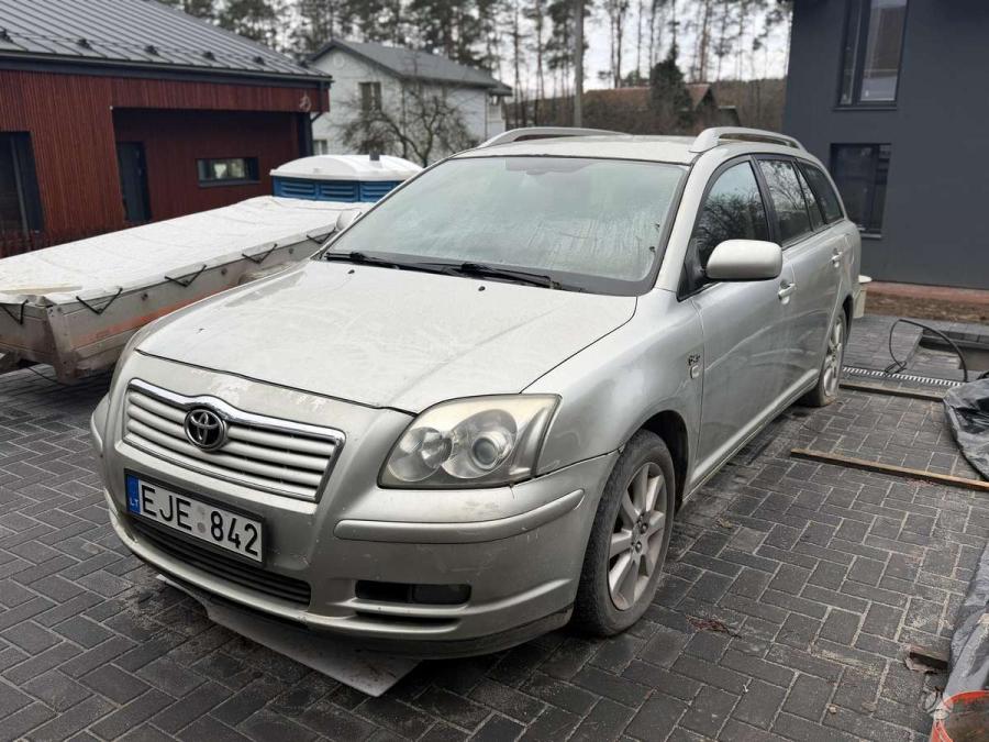 Pelēks Toyota Avensis 2005 Viļņa, ar dzinēja tilpumu 2.00 L un nobraukumu 330 tūkst. km par 750 €, foto 3 vietnē AUTOMOTO.COM.LV