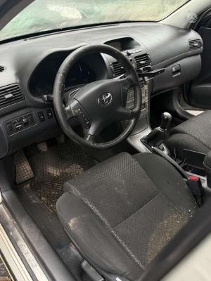 Pelēks Toyota Avensis 2005 Viļņa, ar dzinēja tilpumu 2.00 L un nobraukumu 330 tūkst. km par 750 €, foto 5 vietnē AUTOMOTO.COM.LV