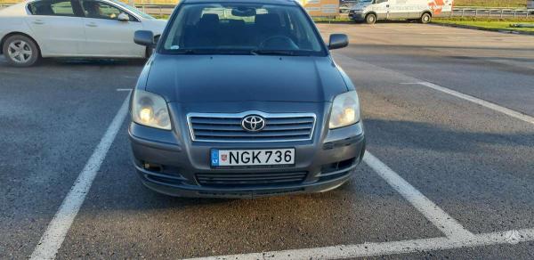 Pelēks Toyota Avensis 2005 Viļņa, ar dzinēja tilpumu 1.97 L un nobraukumu 440 tūkst. km par 1400 €, foto 5 vietnē AUTOMOTO.COM.LV