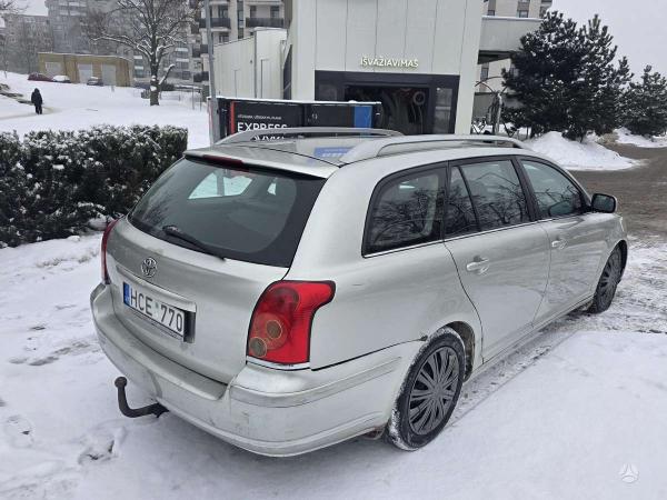 Pelēks Toyota Avensis 2005 Viļņa, ar dzinēja tilpumu 1.79 L un nobraukumu 26 tūkst. km par 750 €, foto 3 vietnē AUTOMOTO.COM.LV