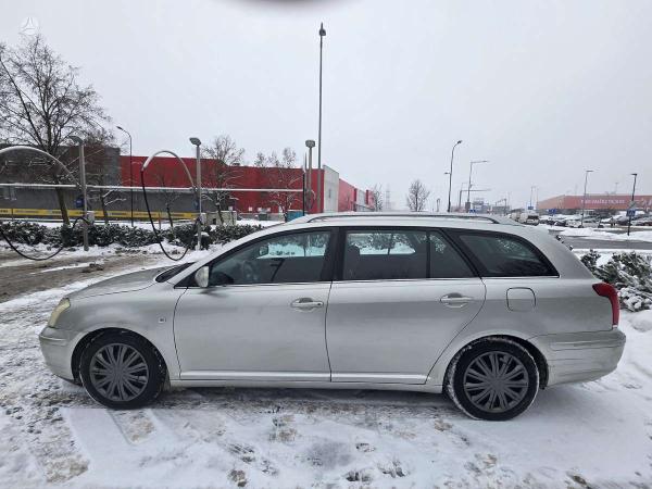 Pelēks Toyota Avensis 2005 Viļņa, ar dzinēja tilpumu 1.79 L un nobraukumu 26 tūkst. km par 750 €, foto 6 vietnē AUTOMOTO.COM.LV