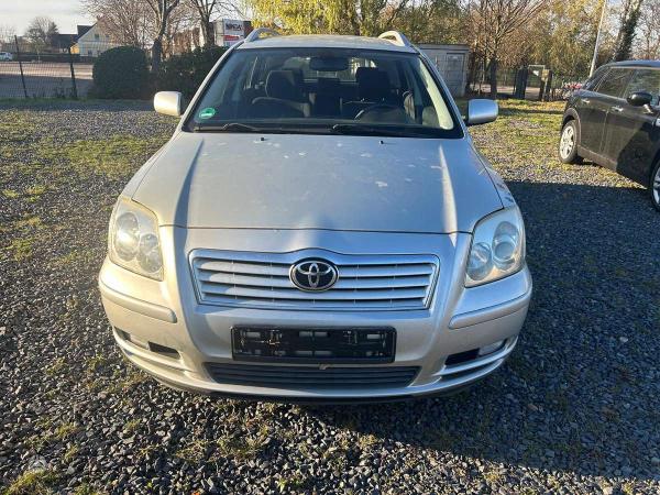 Pelēks Toyota Avensis 2005 Marijampole, ar dzinēja tilpumu 2.00 L un nobraukumu 240 tūkst. km par 1800 €, foto 2 vietnē AUTOMOTO.COM.LV
