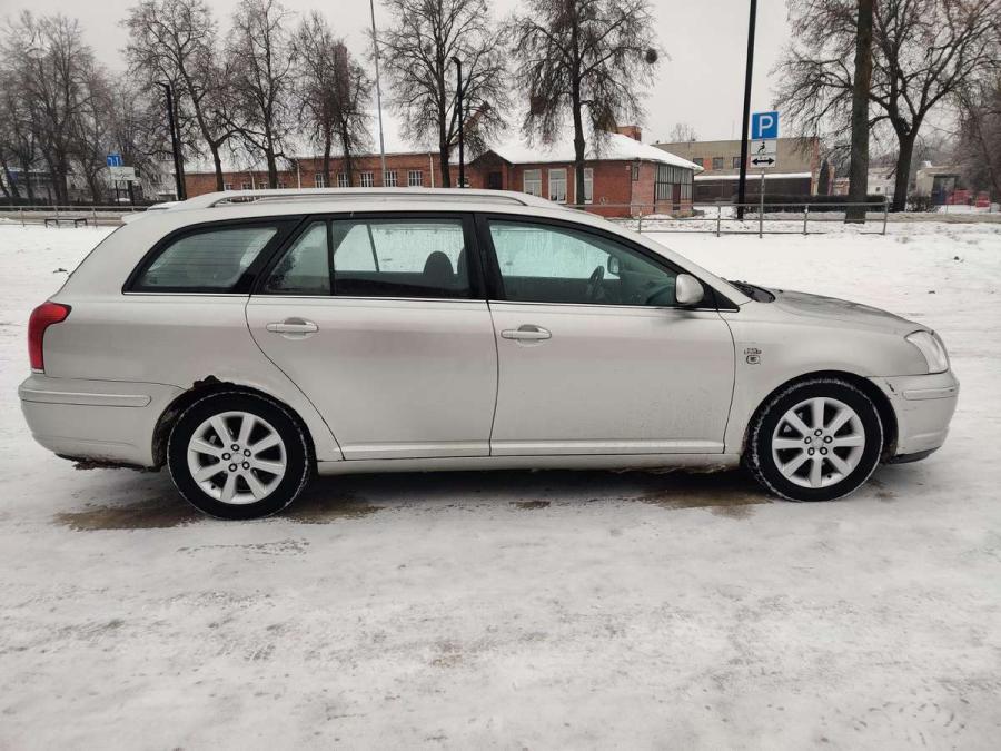 Grey Toyota Avensis 2005 in Alytus, with an engine capacity of 2.00 L and mileage of 444 thousand km for 1300 €, photo 3 on AUTOMOTO.COM.LV