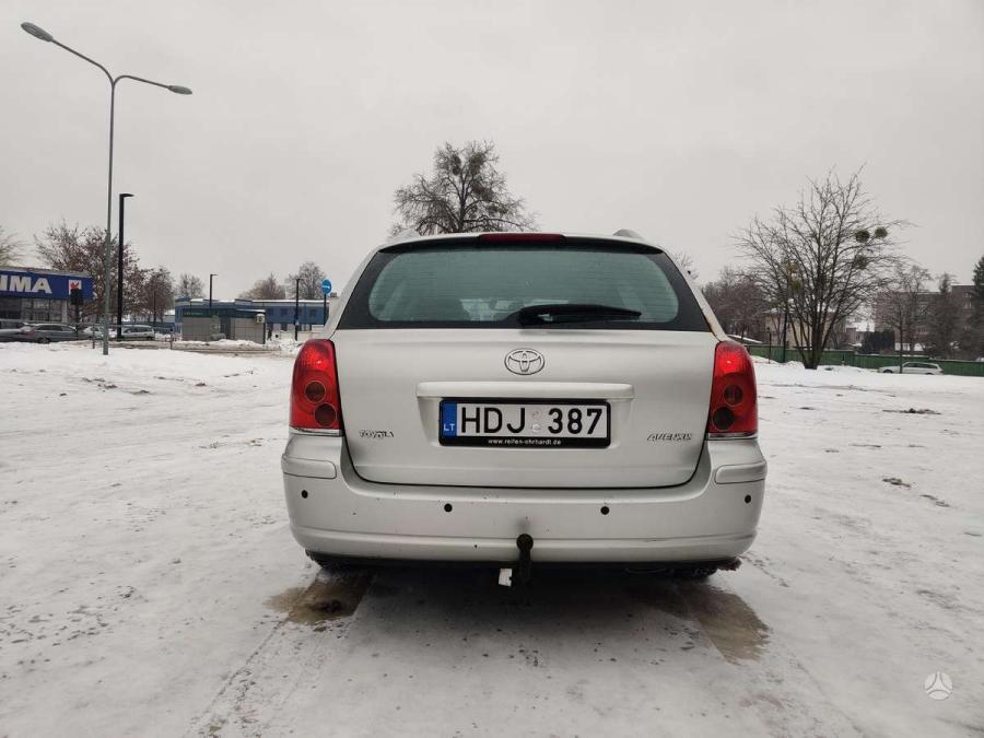 Grey Toyota Avensis 2005 in Alytus, with an engine capacity of 2.00 L and mileage of 444 thousand km for 1300 €, photo 5 on AUTOMOTO.COM.LV