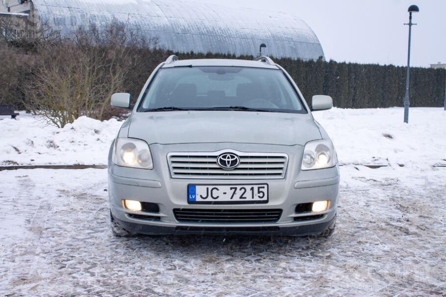 Grey Toyota Avensis 2005 in Jelgava, with an engine capacity of 2.00 L and mileage of 325 thousand km for 2190 €, photo 2 on AUTOMOTO.COM.LV