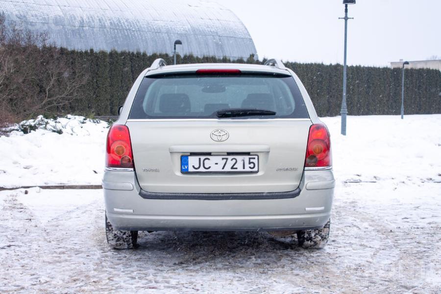 Grey Toyota Avensis 2005 in Jelgava, with an engine capacity of 2.00 L and mileage of 325 thousand km for 2190 €, photo 5 on AUTOMOTO.COM.LV