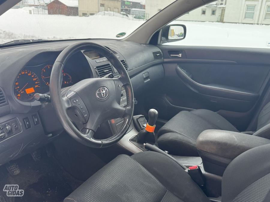 Grey Toyota Avensis 2005 in Panevezys, with an engine capacity of 2.00 L and mileage of 400 thousand km for 1450 €, photo 11 on AUTOMOTO.COM.LV