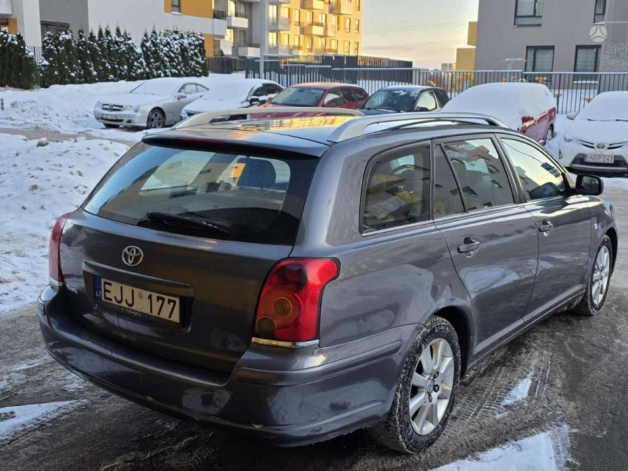 Pelēks Toyota Avensis 2005 Viļņa, ar dzinēja tilpumu 2.23 L un nobraukumu 310 tūkst. km par 1650 €, foto 3 vietnē AUTOMOTO.COM.LV