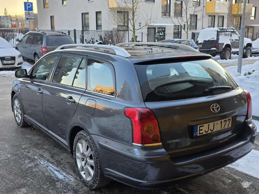 Pelēks Toyota Avensis 2005 Viļņa, ar dzinēja tilpumu 2.23 L un nobraukumu 310 tūkst. km par 1650 €, foto 4 vietnē AUTOMOTO.COM.LV