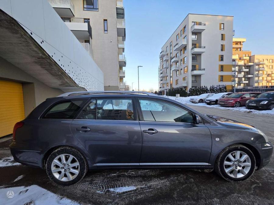 Pelēks Toyota Avensis 2005 Viļņa, ar dzinēja tilpumu 2.23 L un nobraukumu 310 tūkst. km par 1650 €, foto 5 vietnē AUTOMOTO.COM.LV