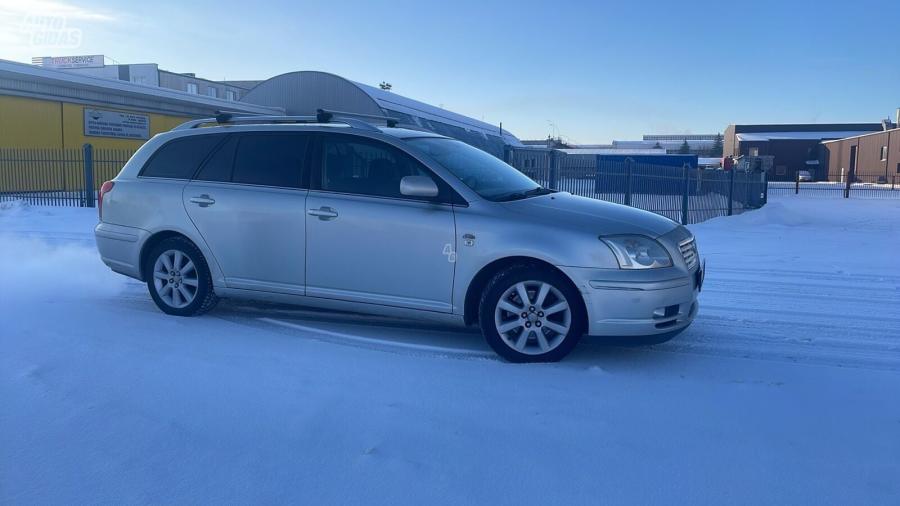 Grey Toyota Avensis 2005 in Marijampole, with an engine capacity of 2.00 L and mileage of 300 thousand km for 1550 €, photo 1 on AUTOMOTO.COM.LV