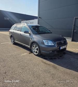 Pelēks Toyota Avensis 2005 Tallina, ar dzinēja tilpumu 2.20 L un nobraukumu 212 tūkst. km par 3199 €, foto  vietnē AUTOMOTO.COM.LV