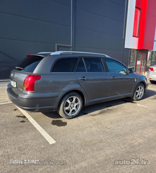 Grey Toyota Avensis 2005 in Tallinn, with an engine capacity of 2.20 L and mileage of 212 thousand km for 3199 €, photo 2 on AUTOMOTO.COM.LV
