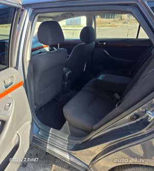 Grey Toyota Avensis 2005 in Tallinn, with an engine capacity of 2.20 L and mileage of 212 thousand km for 3199 €, photo 6 on AUTOMOTO.COM.LV
