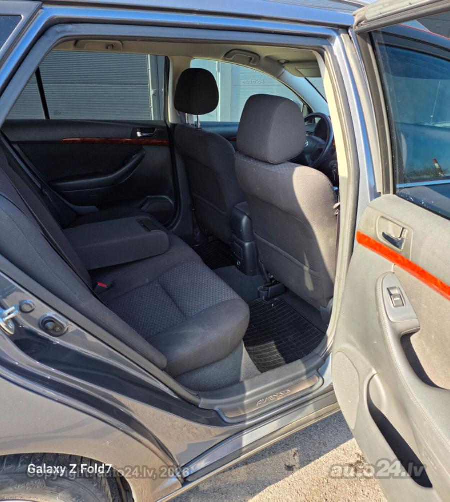 Grey Toyota Avensis 2005 in Tallinn, with an engine capacity of 2.20 L and mileage of 212 thousand km for 3199 €, photo 8 on AUTOMOTO.COM.LV