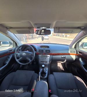 Grey Toyota Avensis 2005 in Tallinn, with an engine capacity of 2.20 L and mileage of 212 thousand km for 3199 €, photo 9 on AUTOMOTO.COM.LV