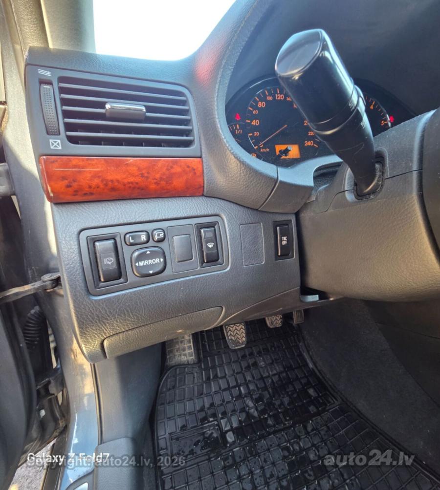 Grey Toyota Avensis 2005 in Tallinn, with an engine capacity of 2.20 L and mileage of 212 thousand km for 3199 €, photo 12 on AUTOMOTO.COM.LV