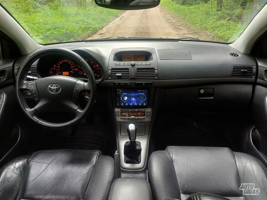 Pelēks Toyota Avensis 2005 Viļņa, ar dzinēja tilpumu 2.00 L un nobraukumu 379 tūkst. km par 1750 €, foto 16 vietnē AUTOMOTO.COM.LV