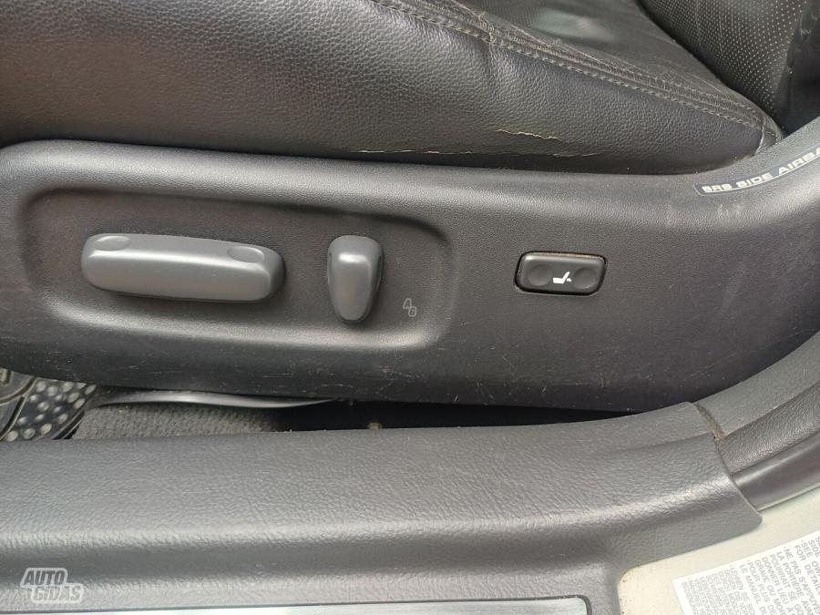 Pelēks Toyota Avensis 2005 Viļņa, ar dzinēja tilpumu 2.00 L un nobraukumu 379 tūkst. km par 1750 €, foto 17 vietnē AUTOMOTO.COM.LV