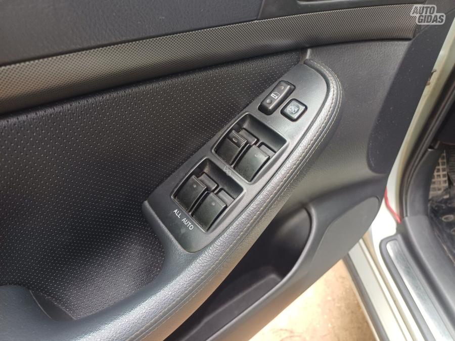 Pelēks Toyota Avensis 2005 Viļņa, ar dzinēja tilpumu 2.00 L un nobraukumu 379 tūkst. km par 1750 €, foto 18 vietnē AUTOMOTO.COM.LV