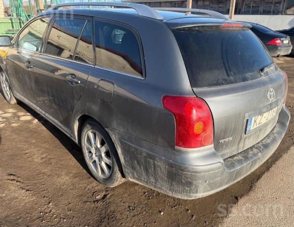 Pelēks Toyota Avensis 2005 Rīga, ar dzinēja tilpumu 2.20 L un nobraukumu 381 tūkst. km par 600 €, foto 4 vietnē AUTOMOTO.COM.LV