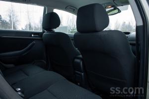 Grey Toyota Avensis 2005 in Jelgava, with an engine capacity of 2.00 L and mileage of 325 thousand km for 1800 €, photo 9 on AUTOMOTO.COM.LV