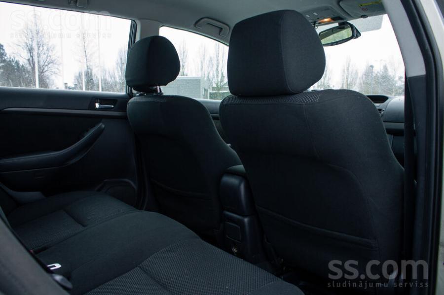 Grey Toyota Avensis 2005 in Jelgava, with an engine capacity of 2.00 L and mileage of 325 thousand km for 1800 €, photo 9 on AUTOMOTO.COM.LV