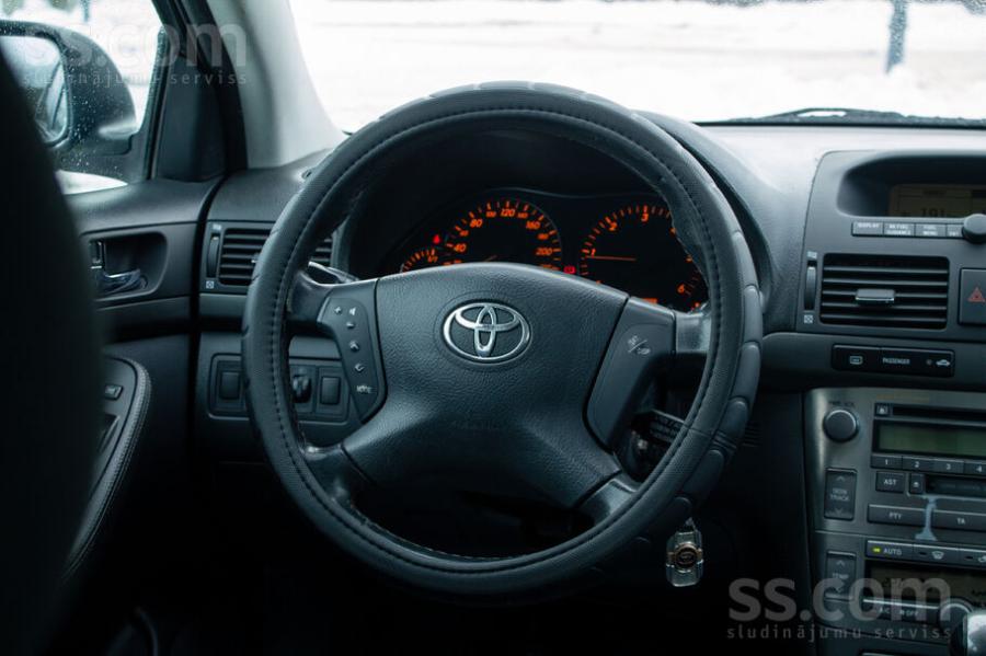 Grey Toyota Avensis 2005 in Jelgava, with an engine capacity of 2.00 L and mileage of 325 thousand km for 1800 €, photo 11 on AUTOMOTO.COM.LV