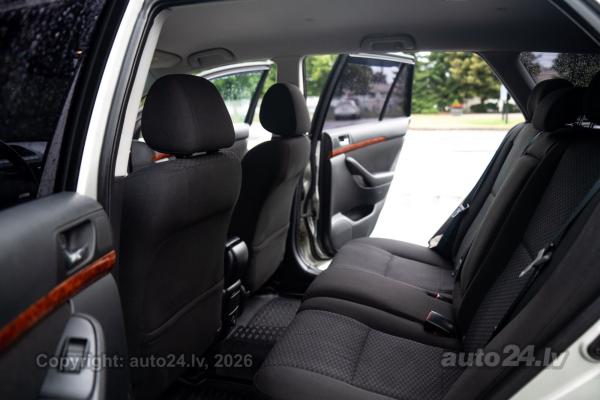 Серый Тойота Авенсис 2005 в Таллин, объемом двигателя 2.00 л и пробегом 250 тыс. км за 2099 €, фото 4 на AUTOMOTO.COM.LV