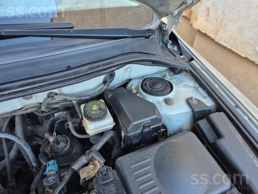 Grey Toyota Avensis 2005 in Ogre, with an engine capacity of 1.80 L and mileage of 265 thousand km for 1775 €, photo 6 on AUTOMOTO.COM.LV