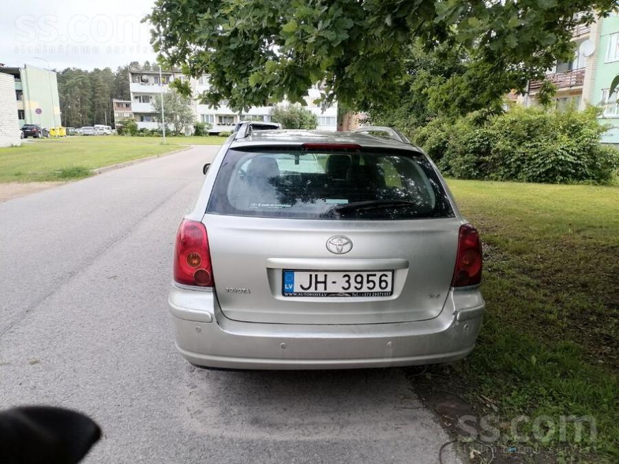 Grey Toyota Avensis 2005 in Riga, with an engine capacity of 2.00 L and mileage of 380 thousand km for 700 €, photo 4 on AUTOMOTO.COM.LV