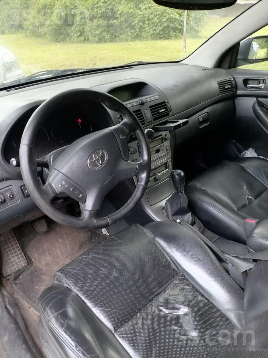 Grey Toyota Avensis 2005 in Riga, with an engine capacity of 2.00 L and mileage of 380 thousand km for 700 €, photo 6 on AUTOMOTO.COM.LV