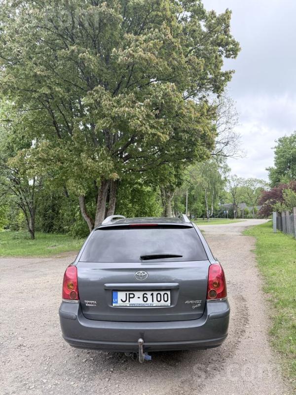 Серый Тойота Авенсис 2005 в Прейли, объемом двигателя 2.20 л и пробегом 229 тыс. км за 1850 €, фото 5 на AUTOMOTO.COM.LV