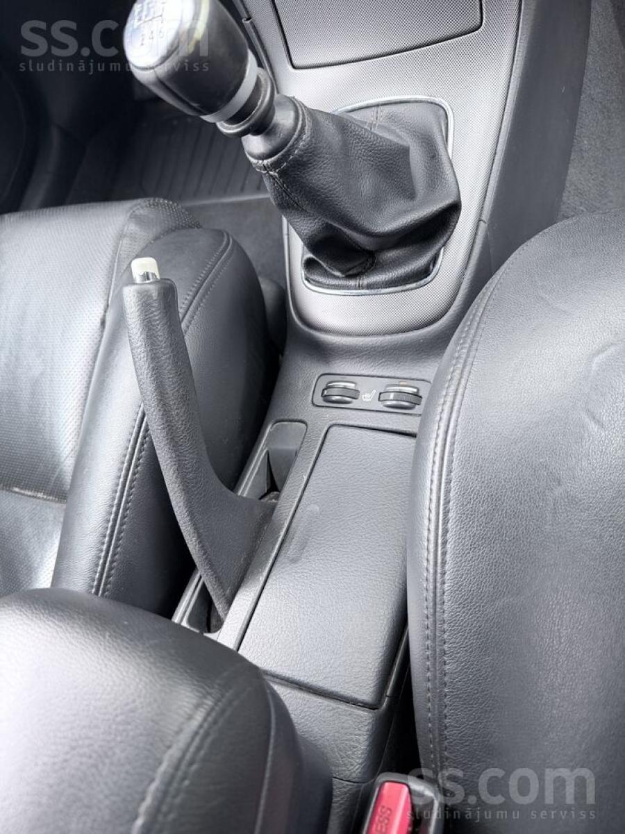 Pelēks Toyota Avensis 2005 Preiļi, ar dzinēja tilpumu 2.20 L un nobraukumu 229 tūkst. km par 1850 €, foto 21 vietnē AUTOMOTO.COM.LV