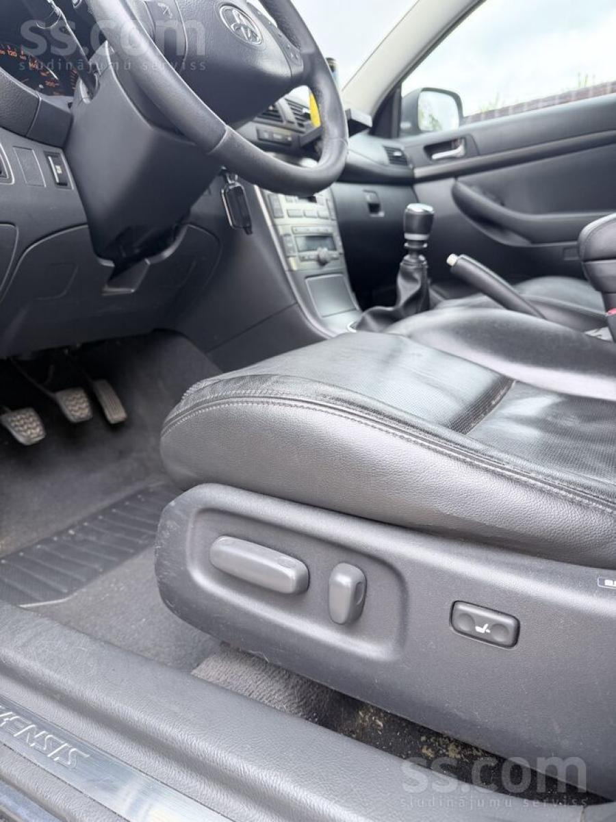 Pelēks Toyota Avensis 2005 Preiļi, ar dzinēja tilpumu 2.20 L un nobraukumu 229 tūkst. km par 1850 €, foto 25 vietnē AUTOMOTO.COM.LV