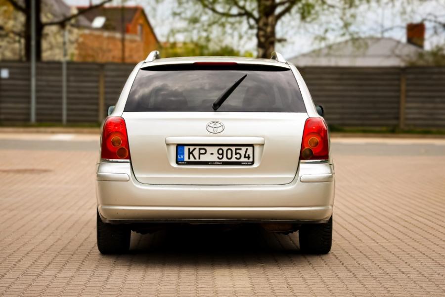 Pelēks Toyota Avensis 2005 Rīga, ar dzinēja tilpumu 2.00 L un nobraukumu 389 tūkst. km par 1800 €, foto 7 vietnē AUTOMOTO.COM.LV