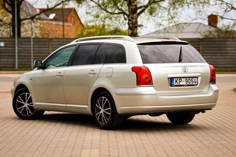 Pelēks Toyota Avensis 2005 Rīga, ar dzinēja tilpumu 2.00 L un nobraukumu 389 tūkst. km par 1800 €, foto 8 vietnē AUTOMOTO.COM.LV