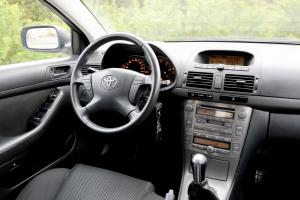Pelēks Toyota Avensis 2005 Rīga, ar dzinēja tilpumu 2.00 L un nobraukumu 389 tūkst. km par 1800 €, foto 16 vietnē AUTOMOTO.COM.LV