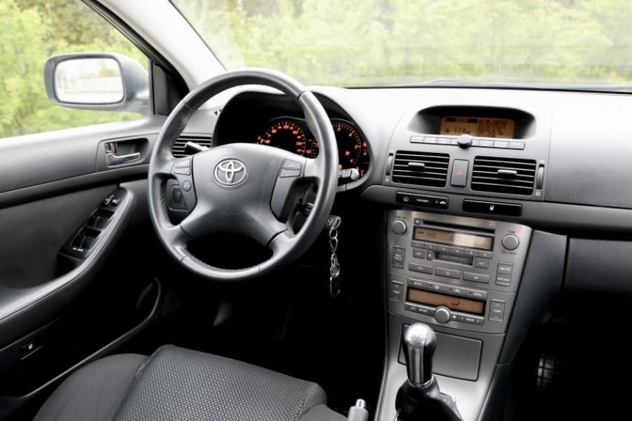 Pelēks Toyota Avensis 2005 Rīga, ar dzinēja tilpumu 2.00 L un nobraukumu 389 tūkst. km par 1800 €, foto 16 vietnē AUTOMOTO.COM.LV