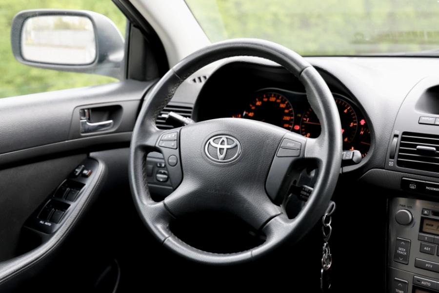 Pelēks Toyota Avensis 2005 Rīga, ar dzinēja tilpumu 2.00 L un nobraukumu 389 tūkst. km par 1800 €, foto 17 vietnē AUTOMOTO.COM.LV